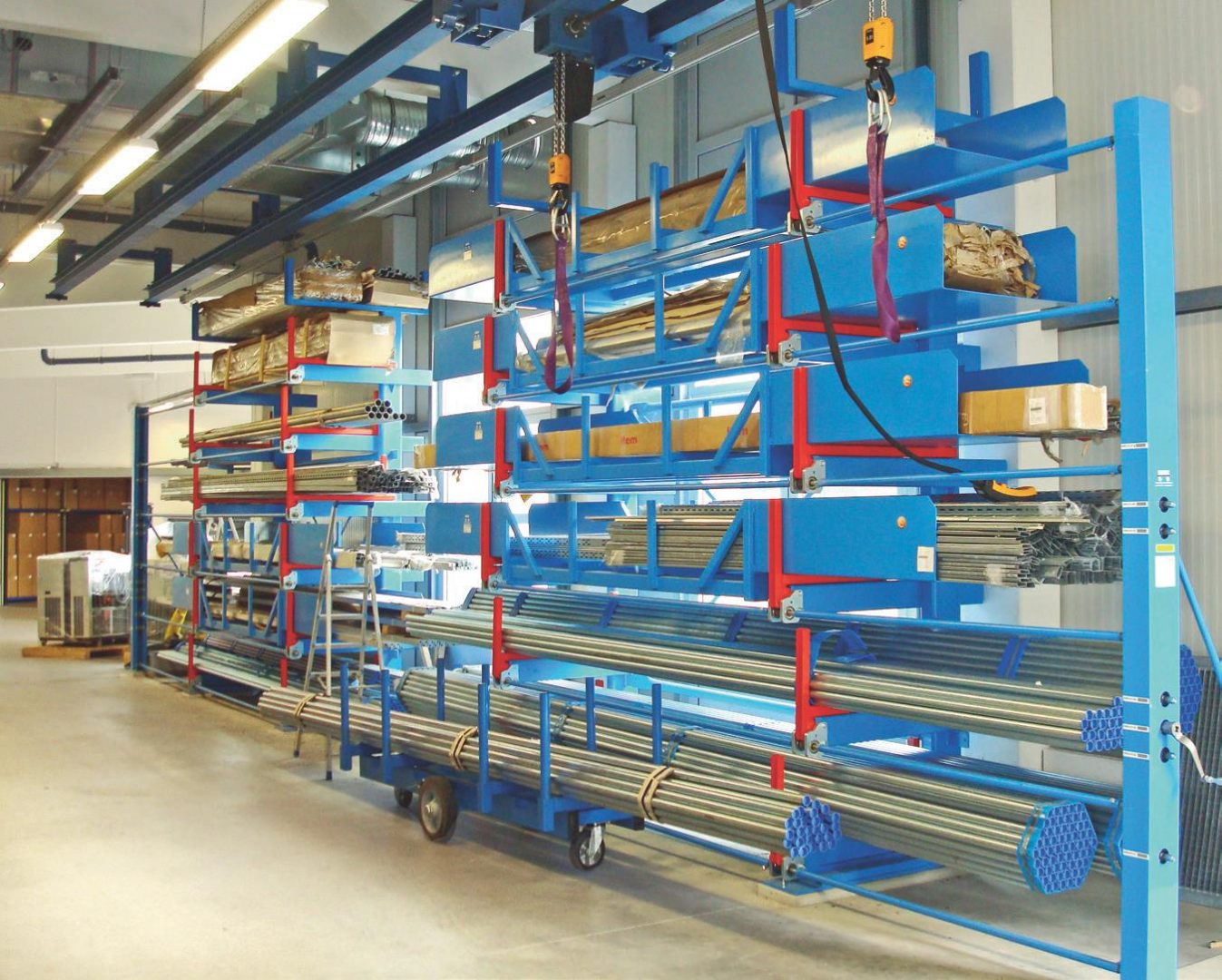 Racks à tiroirs sur bras pour tubes & barres - Tôlerie Magazine